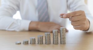 2023年度の最低賃金決定！引き上げ額は？いつから？【全国一覧】